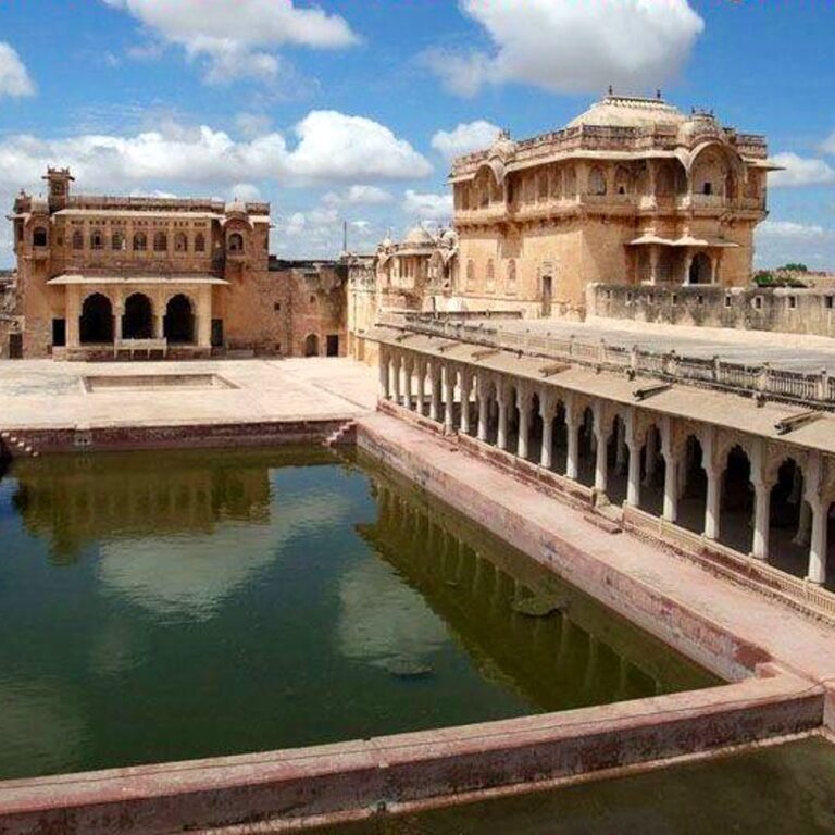 ARCHITECTURE OF TELANGANA - THE ANAMIKA PANDEY